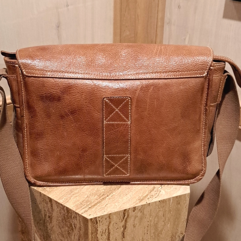 Belstaff Iconic Leather Vintage Postal Messenger Bag - Gem